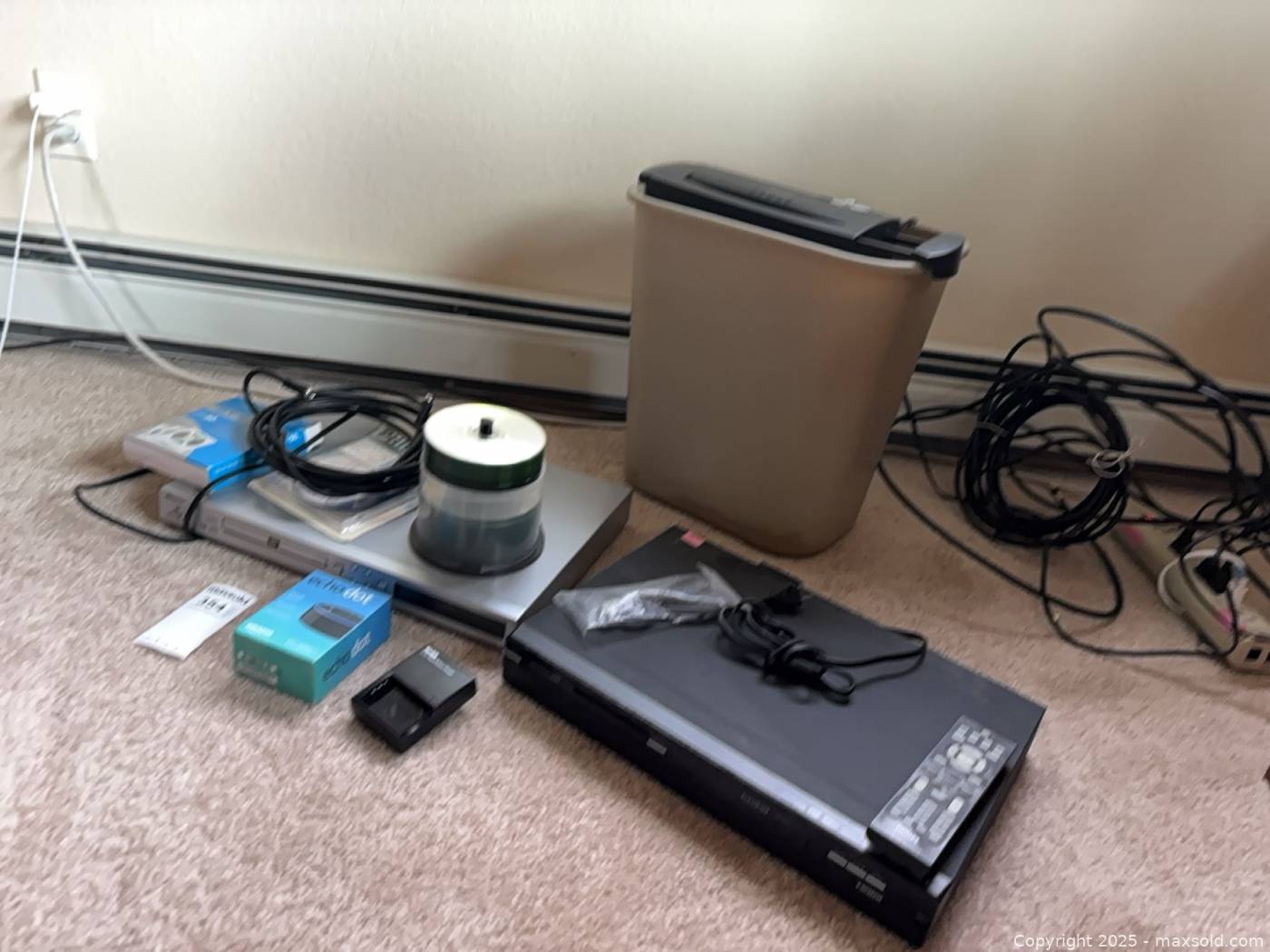 Mixed small electronics lot: shredder, DVD players, Echo Dot, discs ...