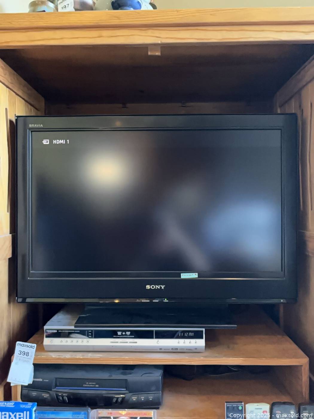 Sony Bravia 32" LCD TV with AV Components, Remotes and Media | Maxsold
