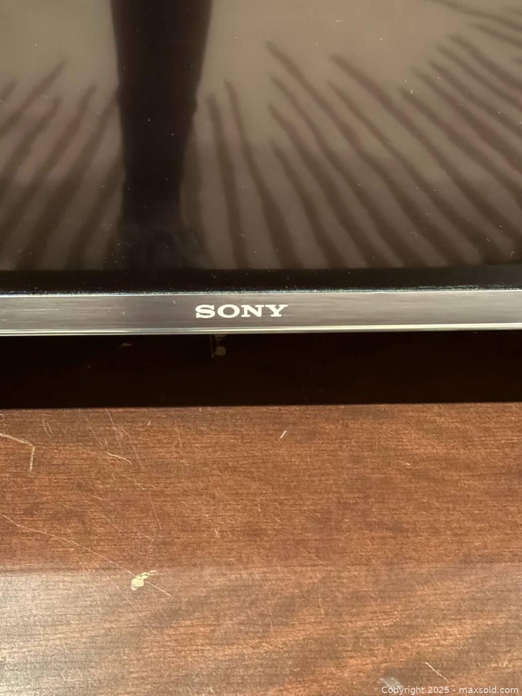 Sony Bravia flat-panel television with remote | Maxsold