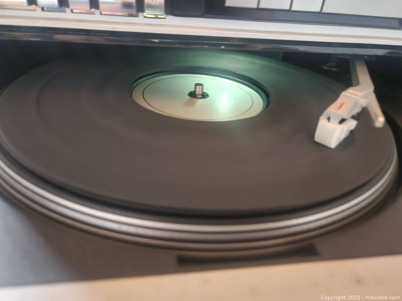 Emerson Music Center stereo system | Maxsold