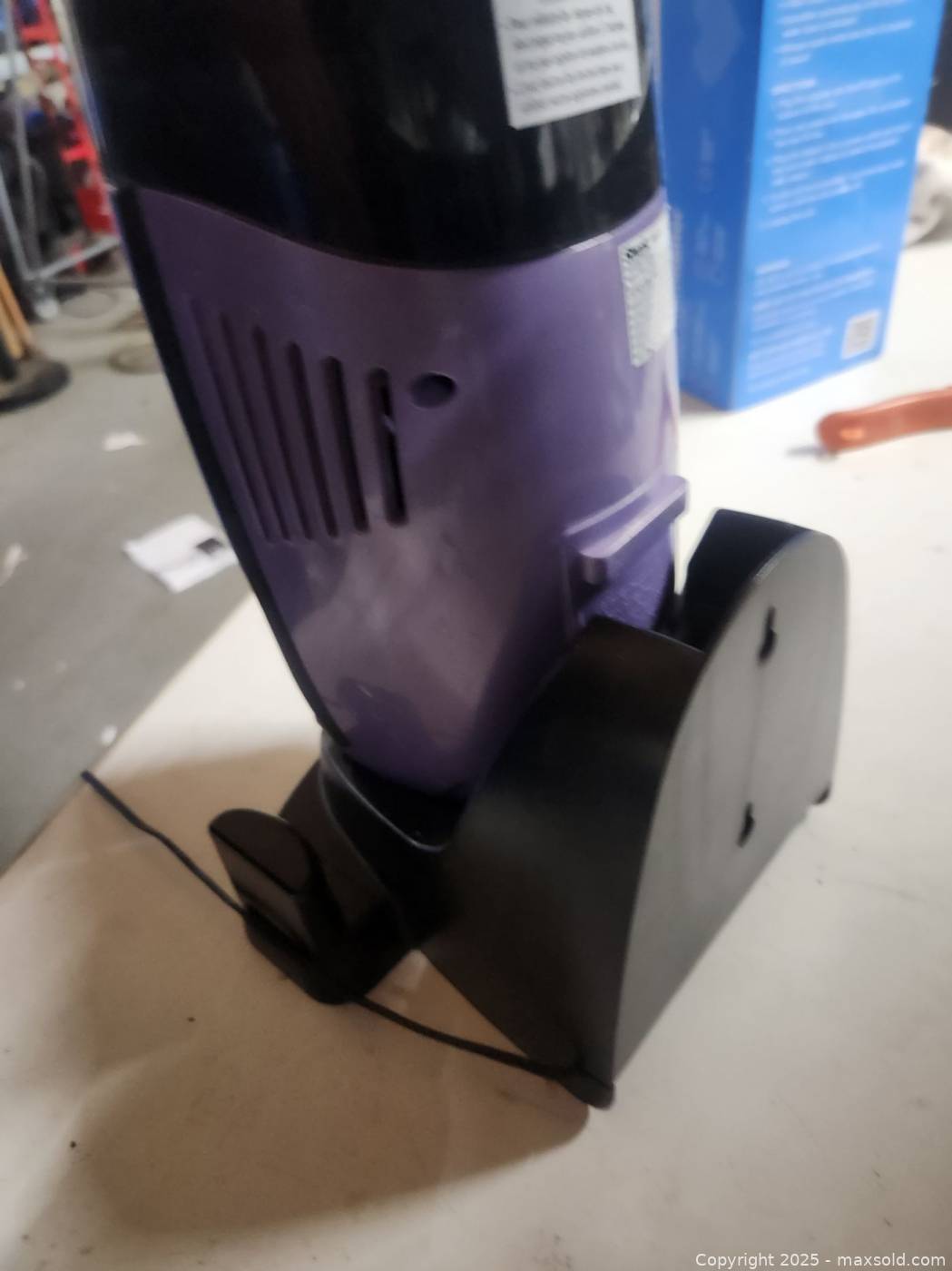 Shark Cordless Mini Vac | Maxsold