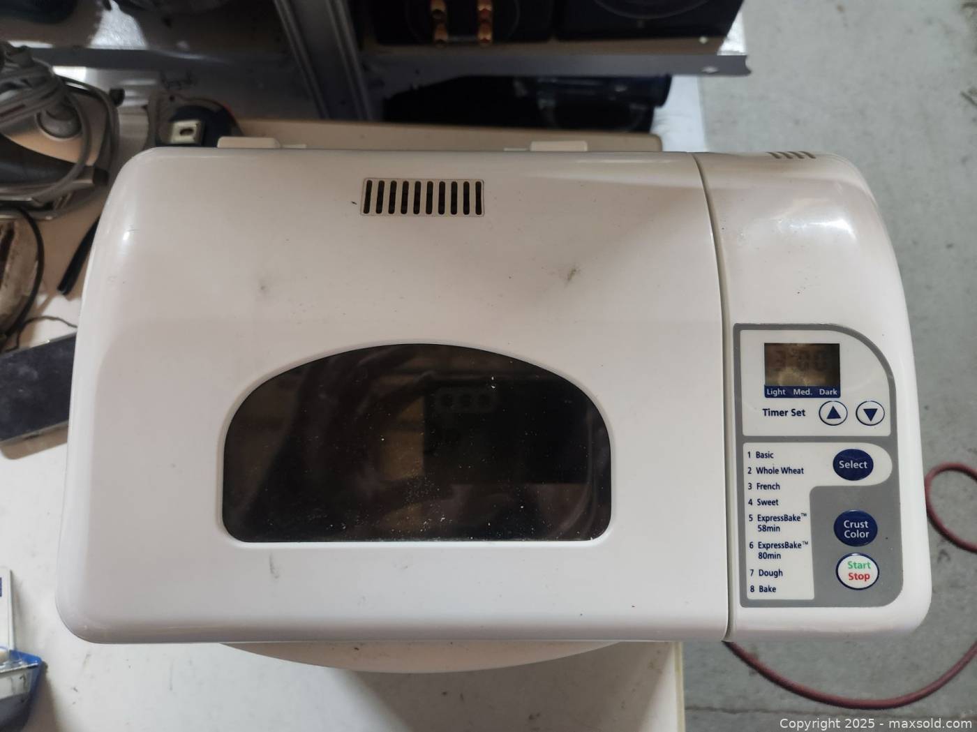 Sunbeam Model 5833 Bread Maker 120V 490W | Maxsold