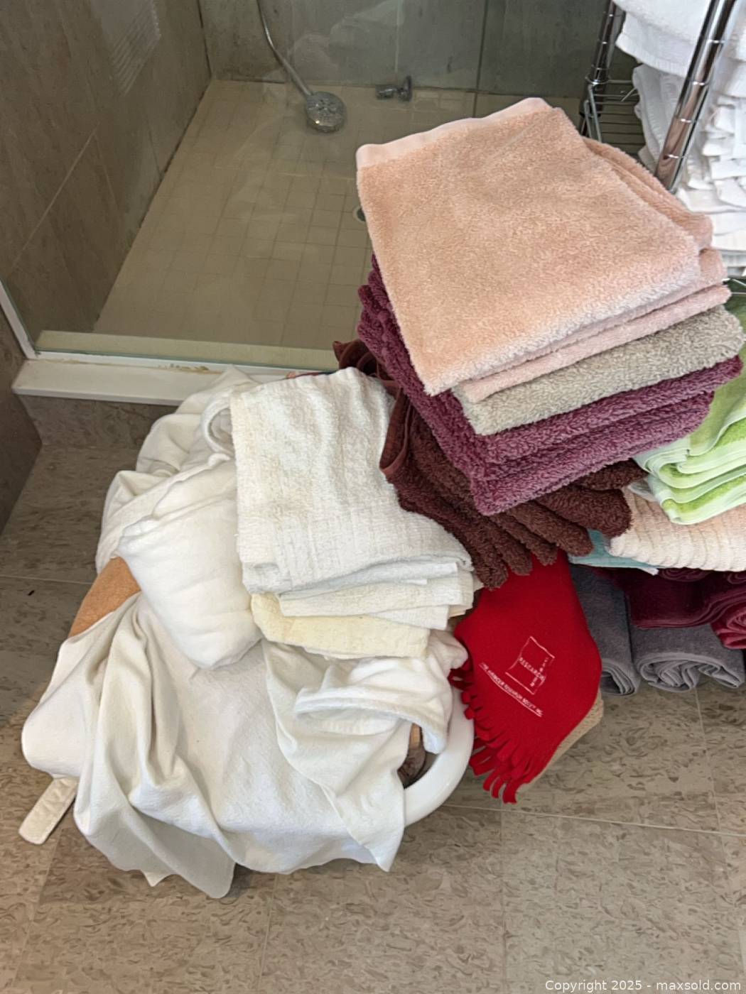 Assorted Bathroom Linens & Robe | Maxsold