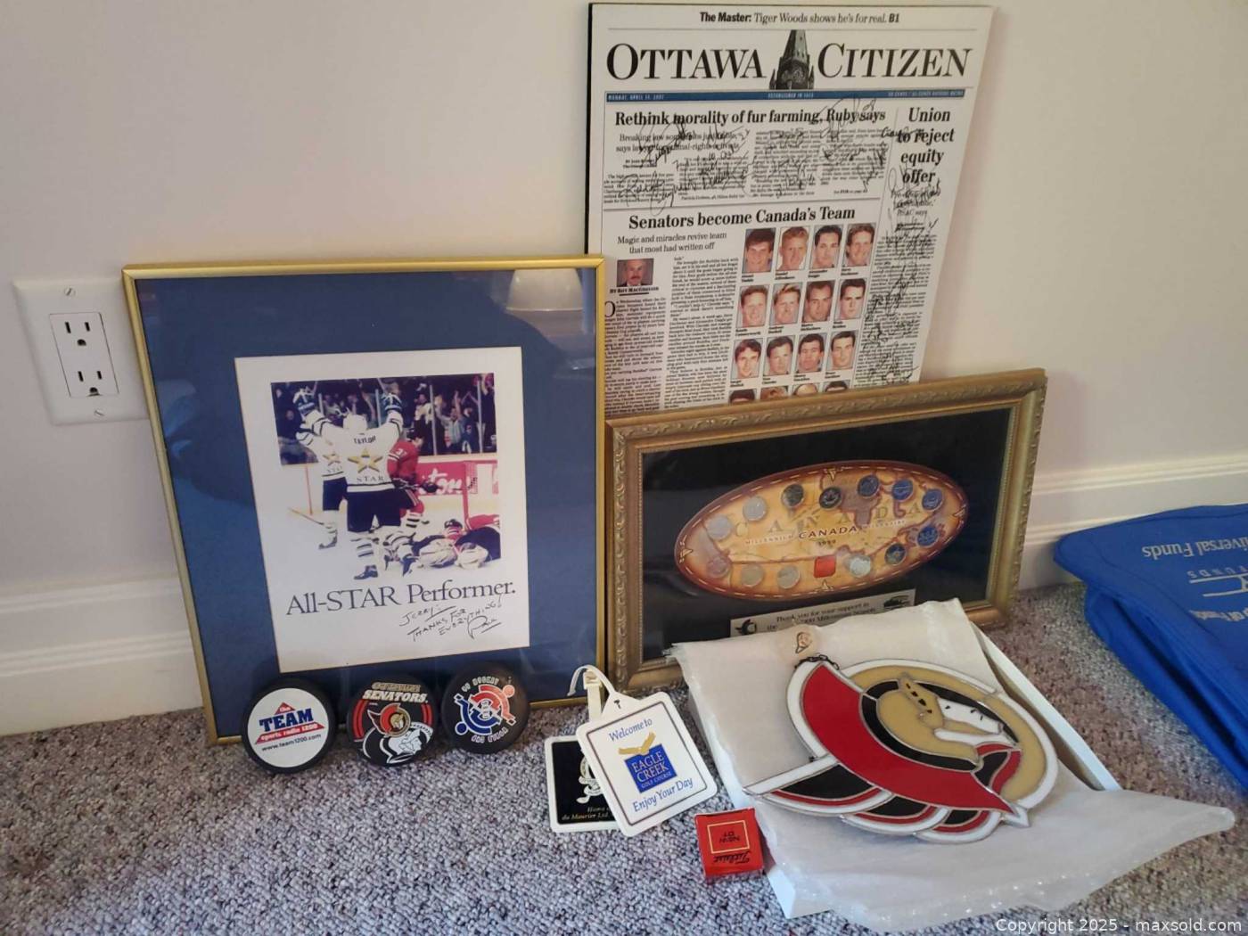 Signed hockey collectibles lot | Maxsold