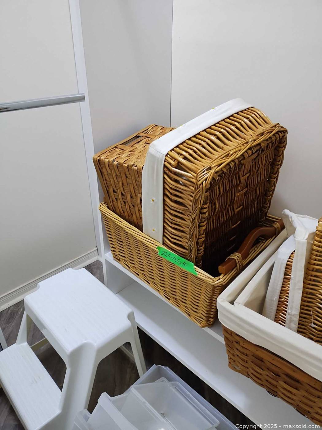 Plastic drawer organizers, step stool, wicker baskets, hangers | Maxsold