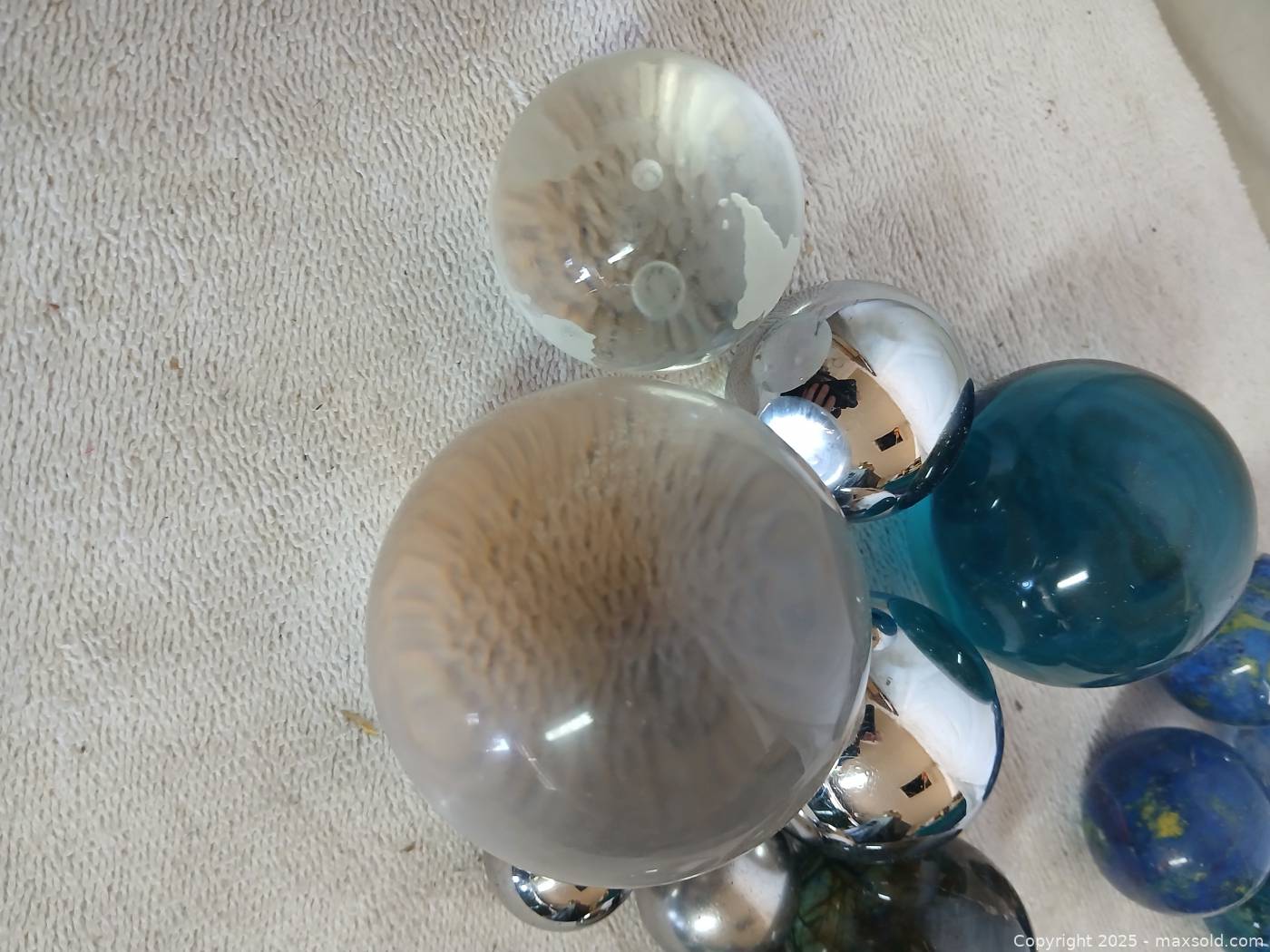 Decorative glass spheres, set of 13 | Maxsold