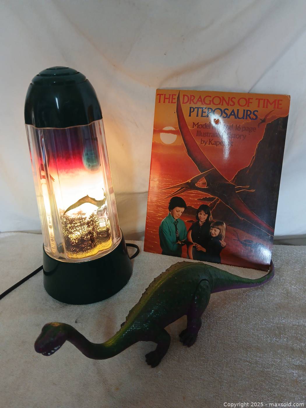 Pterosaurs night light, Brontosaurus figure and Dragons of Time ...