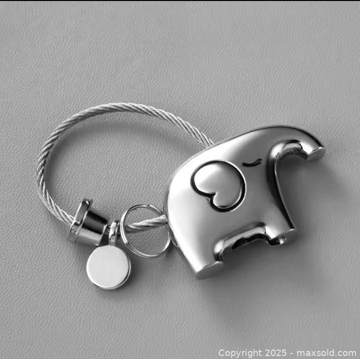 5 sets interlocking elephant keychains | Maxsold