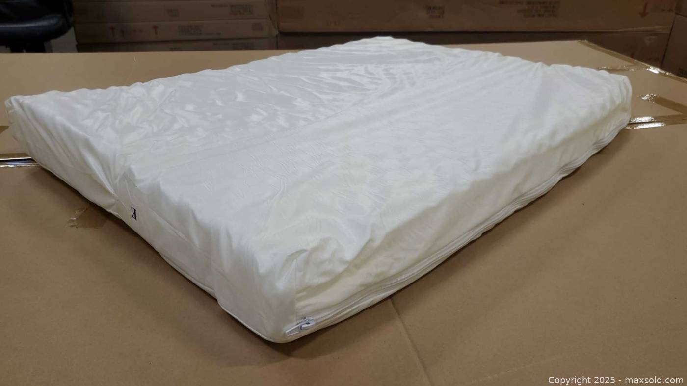 White Polyfoam Mattress Topper with Removable Cover | Maxsold