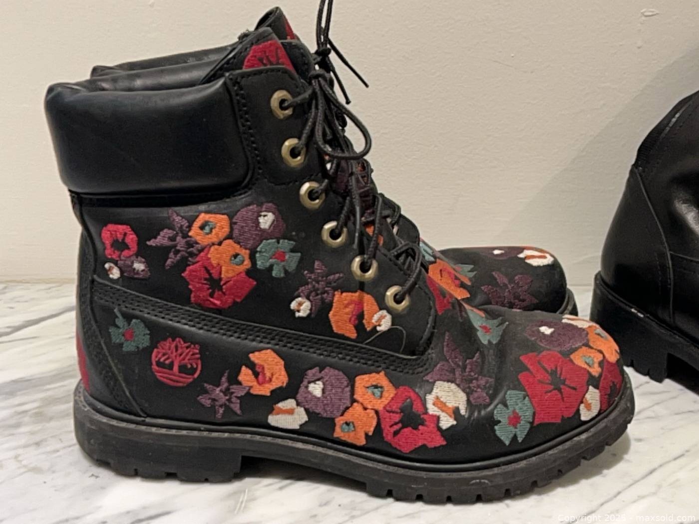 Timberland embroidered boots & Italian tall leather boots size 8 | Maxsold