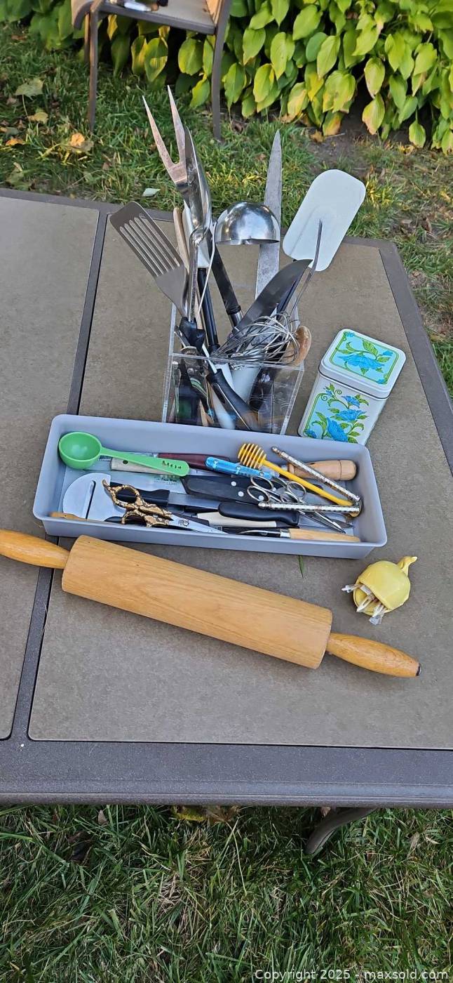 Kitchen utensil assortment | Maxsold