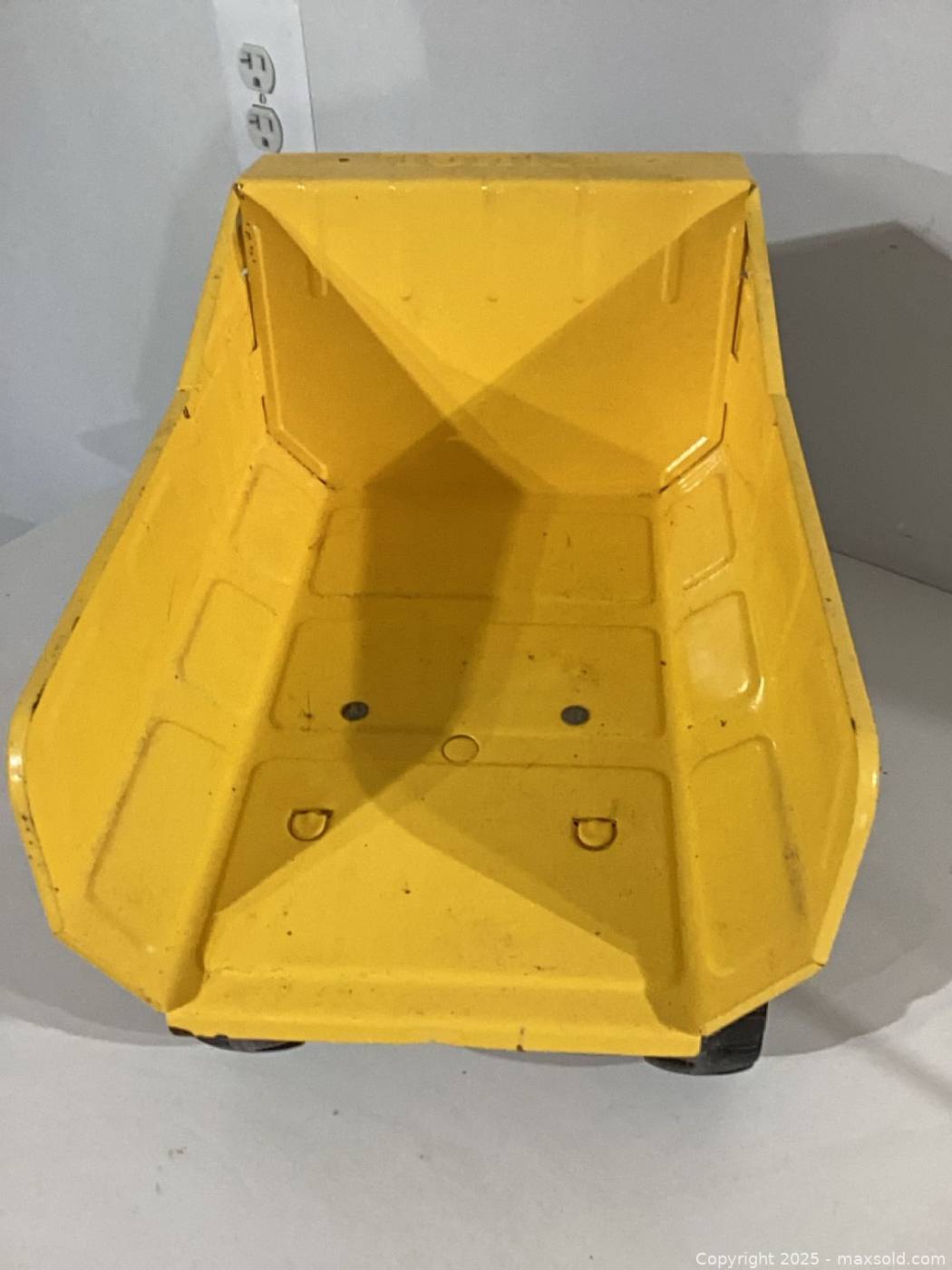 Tonka yellow dump truck model 952 | Maxsold