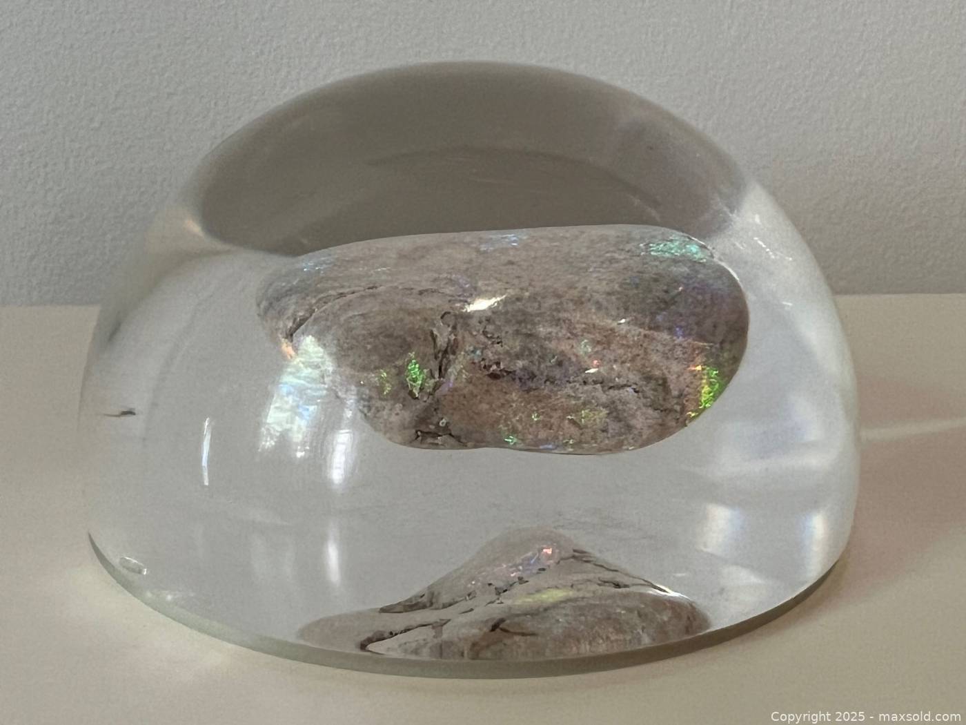 Signed Målerås 140 art glass paperweight and rock specimen | Maxsold