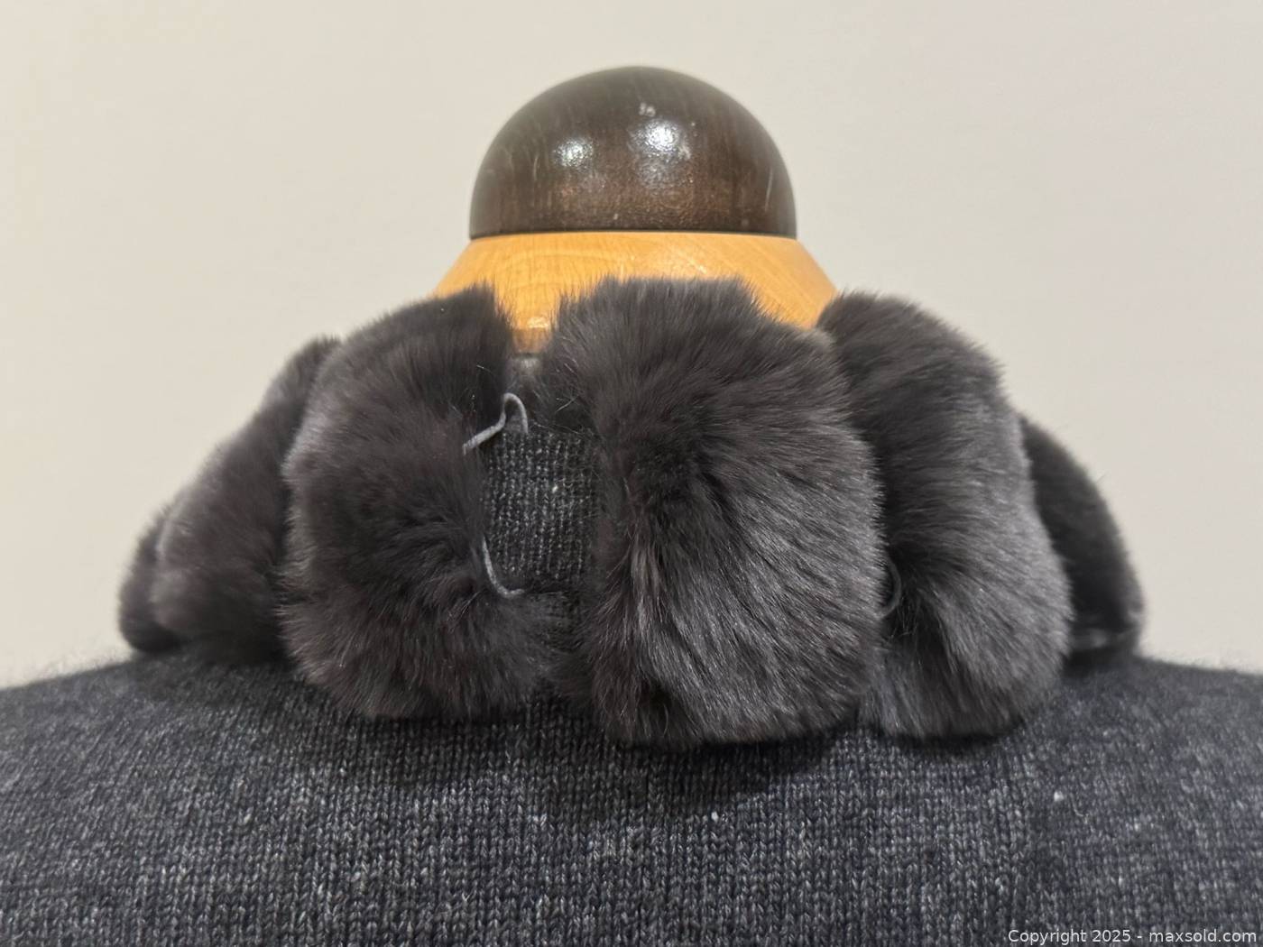 Charcoal grey cashmere-blend cape with dyed rabbit fur trim | Maxsold
