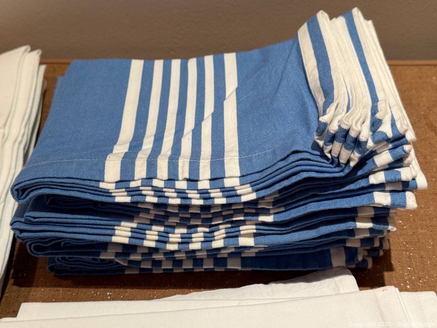 Embroidered and striped cloth napkins 38 pcs | Maxsold