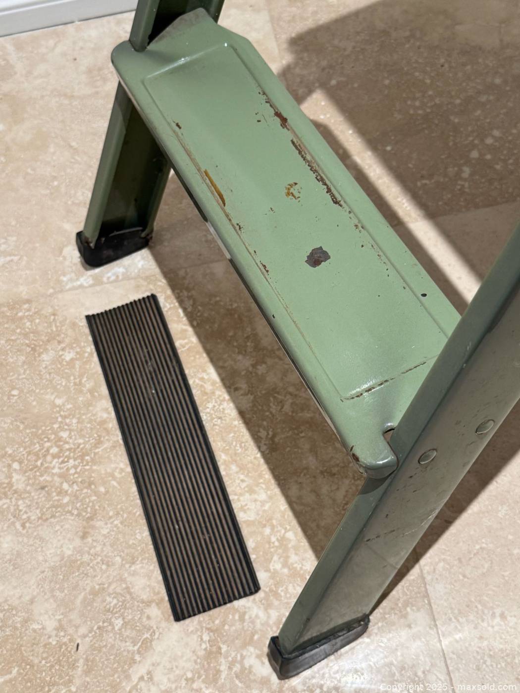 Vintage green metal 24in step ladder | Maxsold