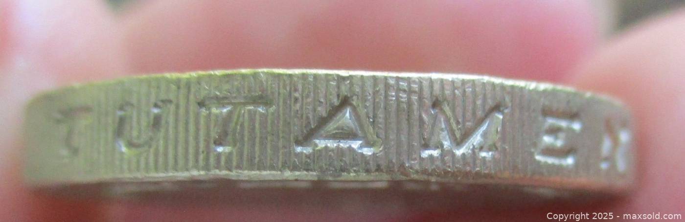 1983 UK One Pound Coin with inverted edge inscription | Maxsold