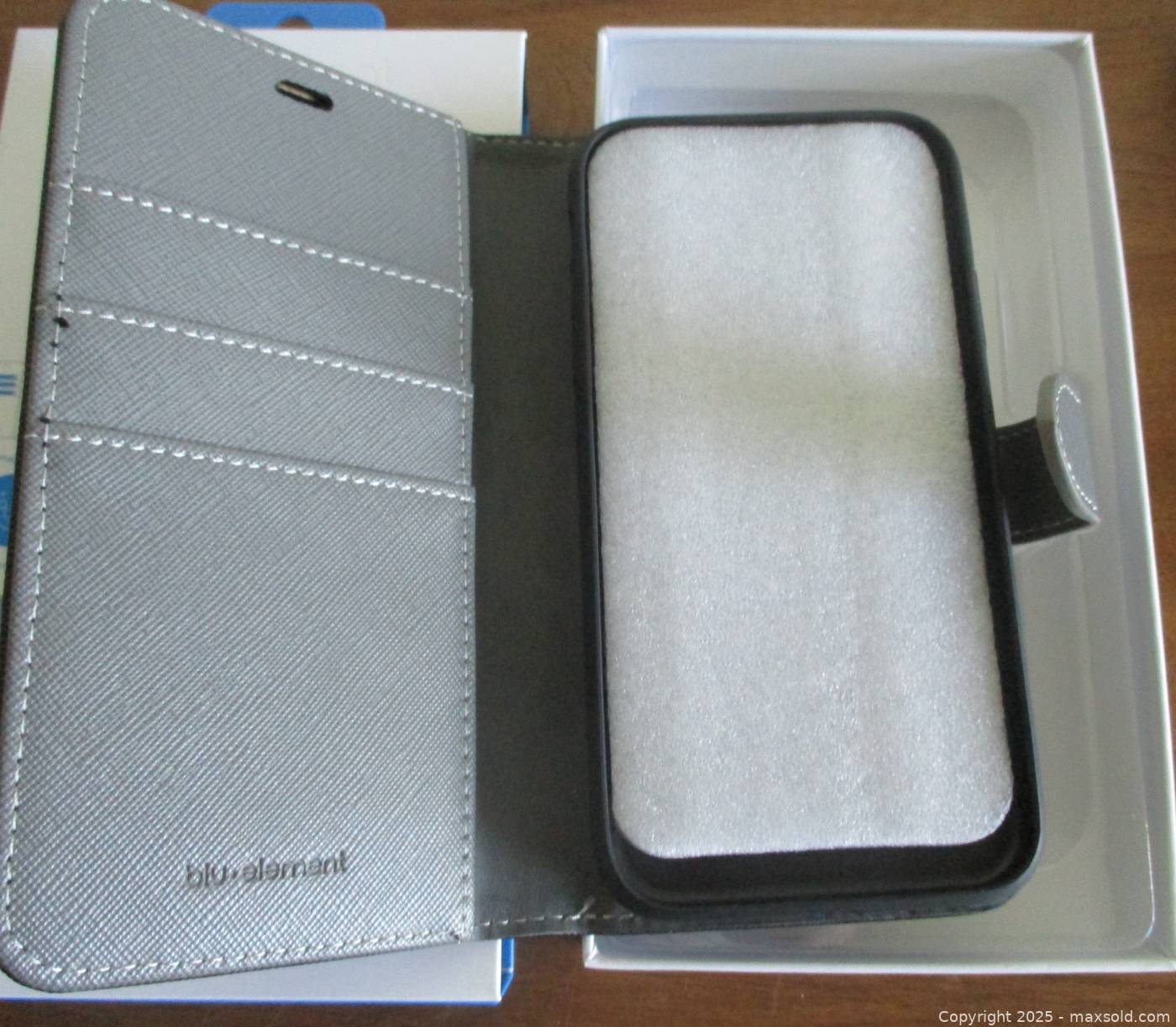 Blu Element iPhone XR Magnetic Folio Cases | Maxsold