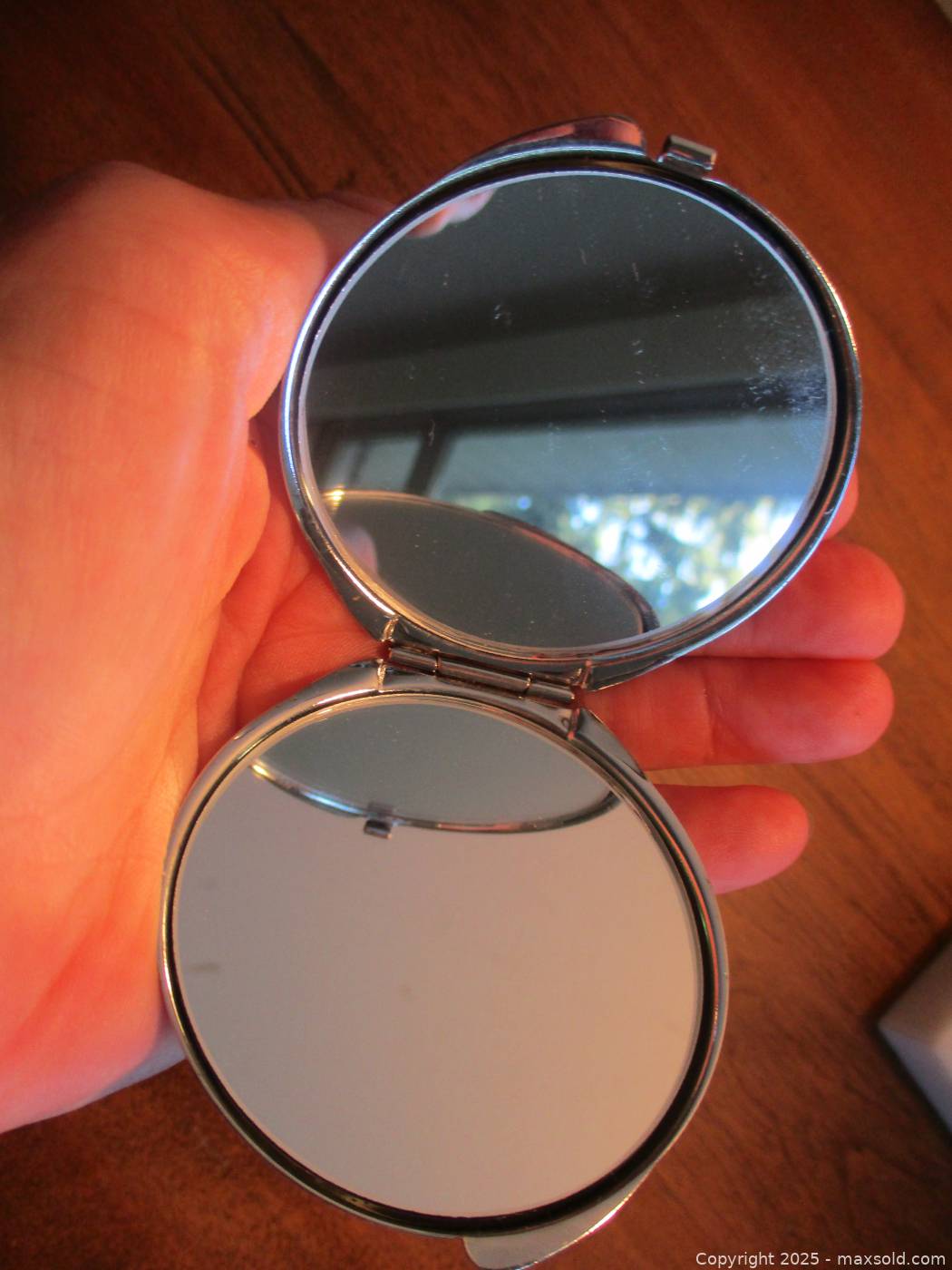 Welcome To Fabulous Las Vegas double mirror compact | Maxsold