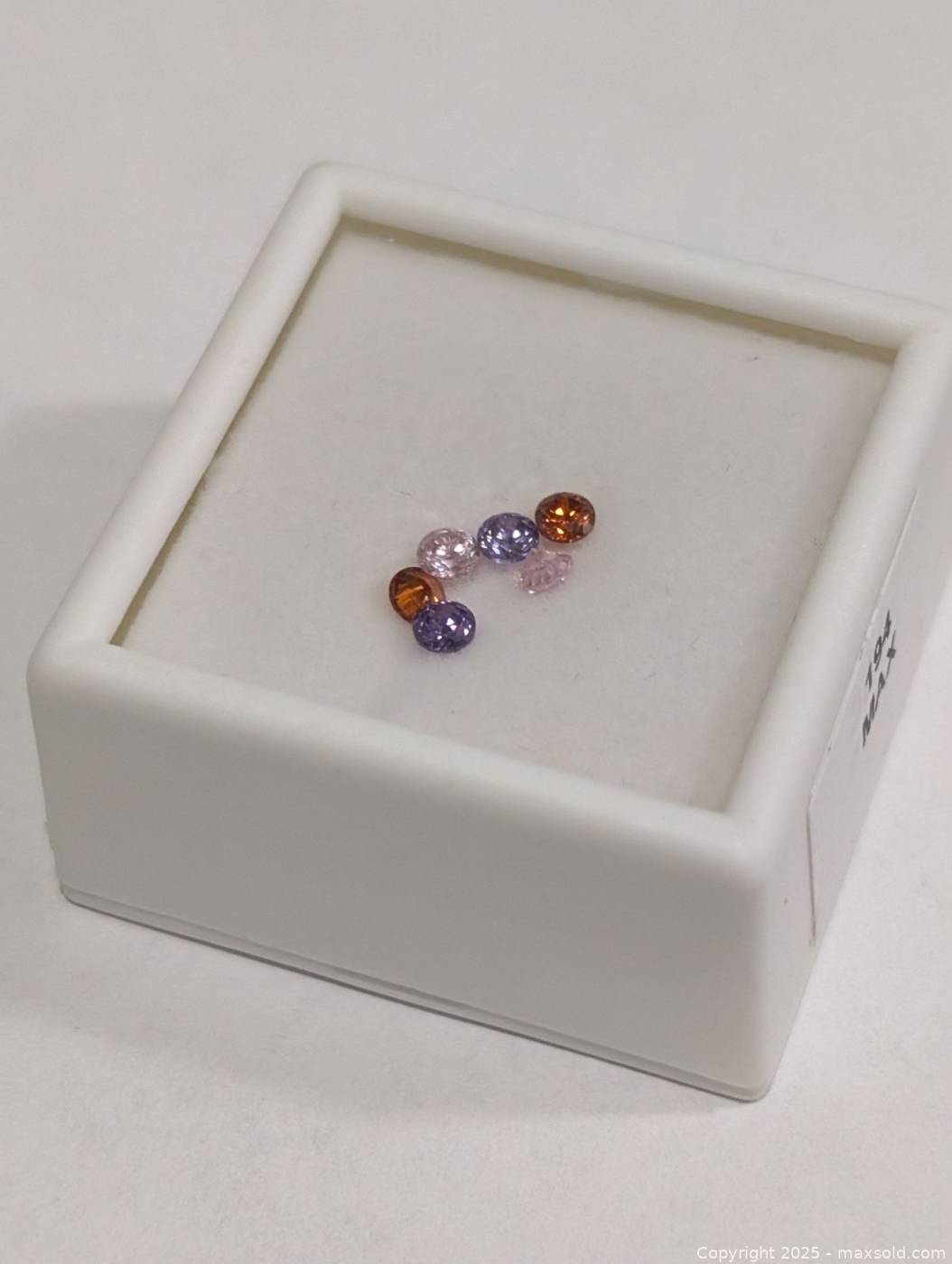 Mixed Color Round Cubic Zirconia 1.35ct | Maxsold