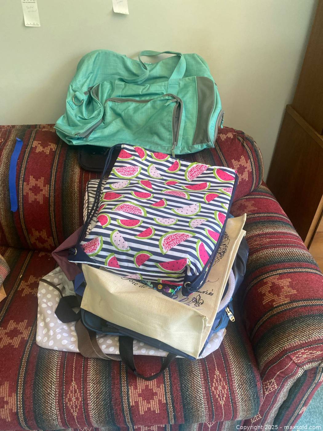 Assorted totes and duffle bags | Maxsold