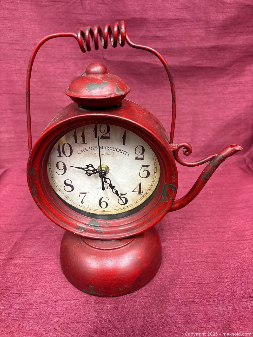 Decorative red teapot-form tabletop clock | Maxsold