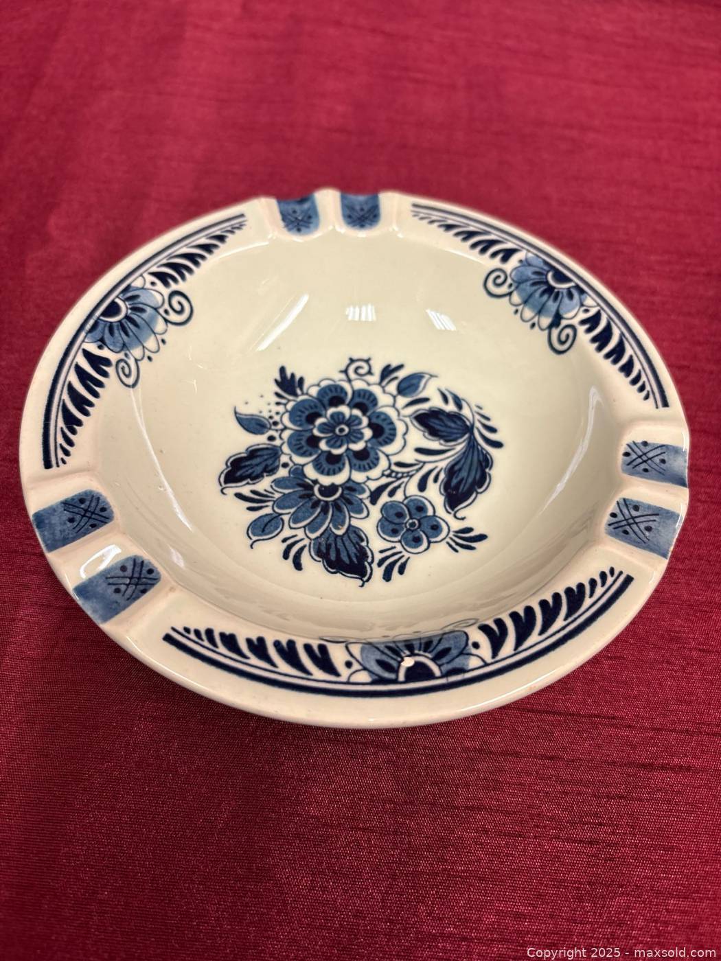 Vintage Blauw Delft handpainted ceramic ashtray | Maxsold