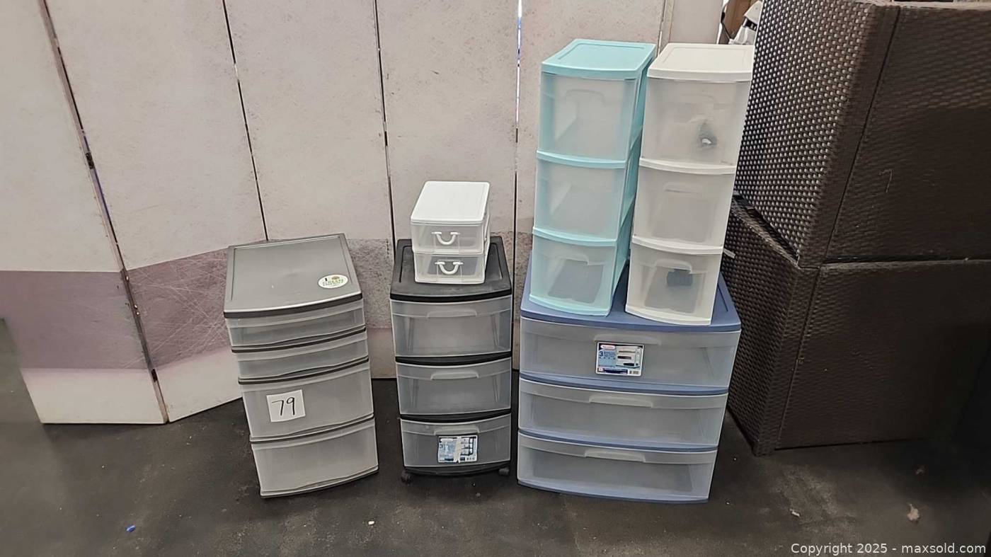 Six plastic storage drawer caddies | Maxsold