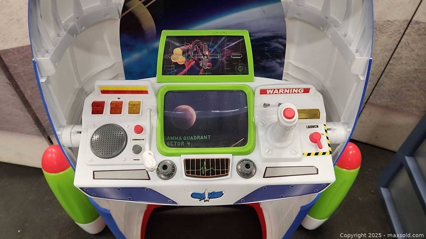 Buzz Lightyear Star Command Center toy | Maxsold