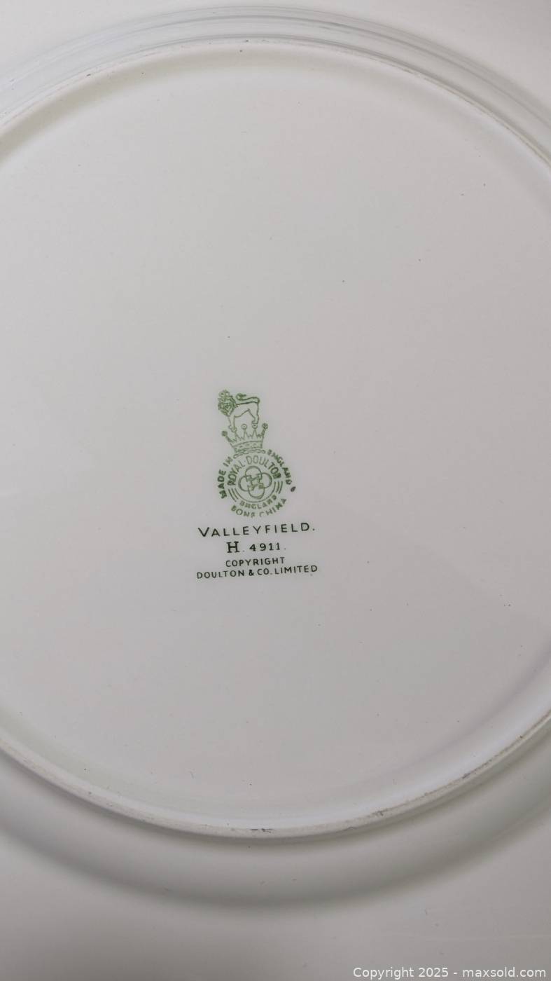 Royal Doulton Valleyfield 10.75" Dinner Plates, Set of 8 | Maxsold