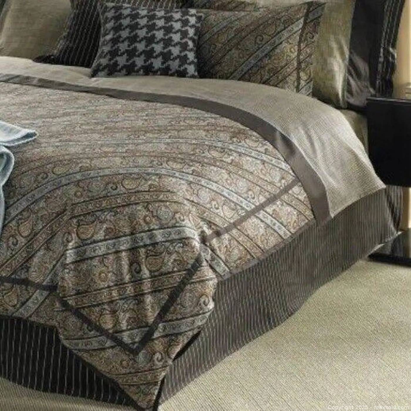 Tommy Hilfiger York King Duvet Cover Set | Maxsold