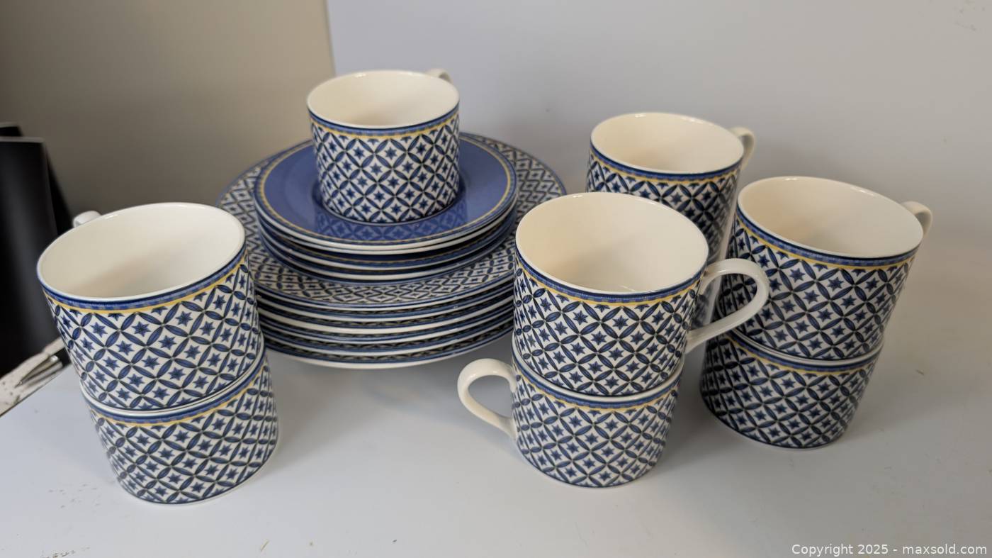 Victoria & Beale Casual blue stoneware set | Maxsold