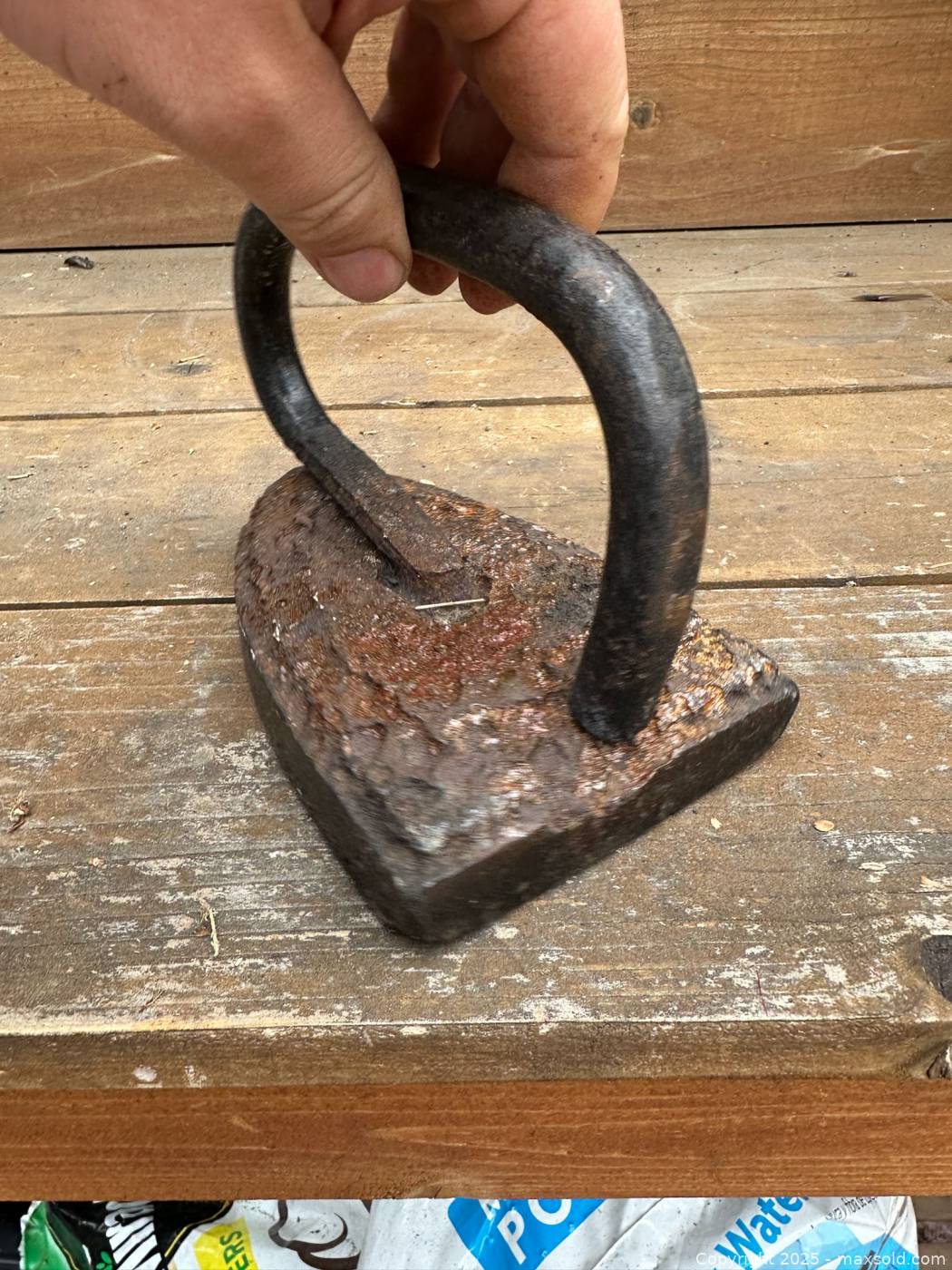 Antique cast iron clothing iron | Maxsold