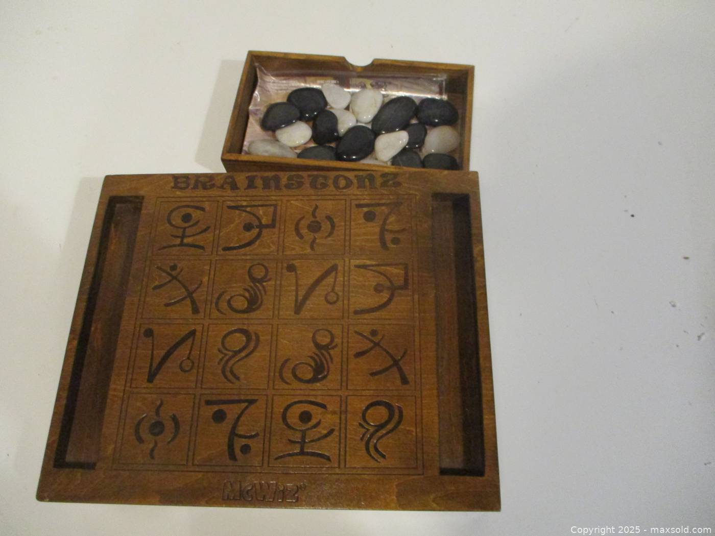 Brainstonz wooden strategy game | Maxsold