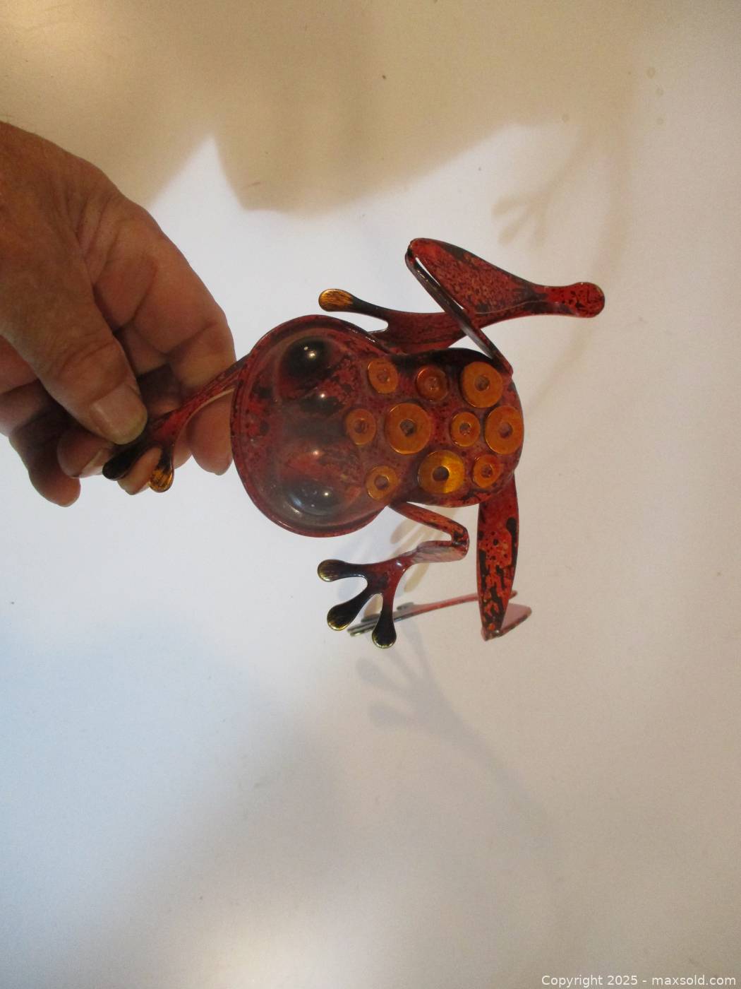 Painted metal frog desk sculpture 8x6x7 in | Maxsold