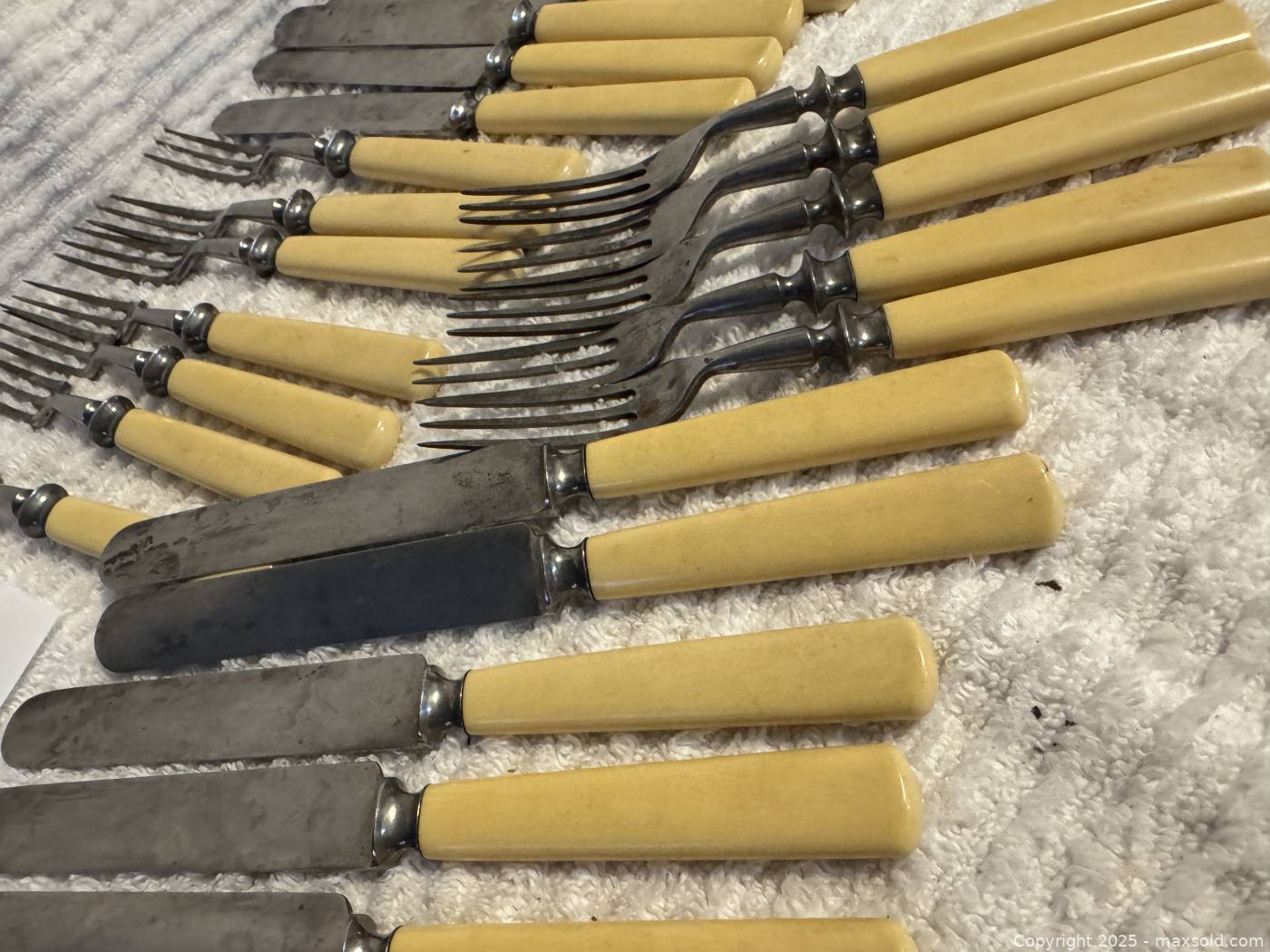 Landers Frary & Clark yellow celluloid flatware set | Maxsold