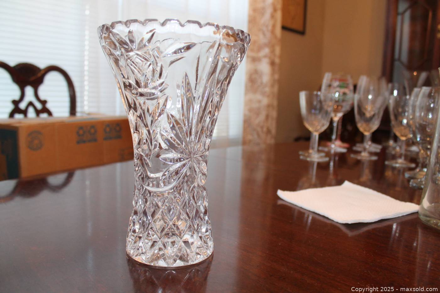 Lead crystal and glass vases | Maxsold