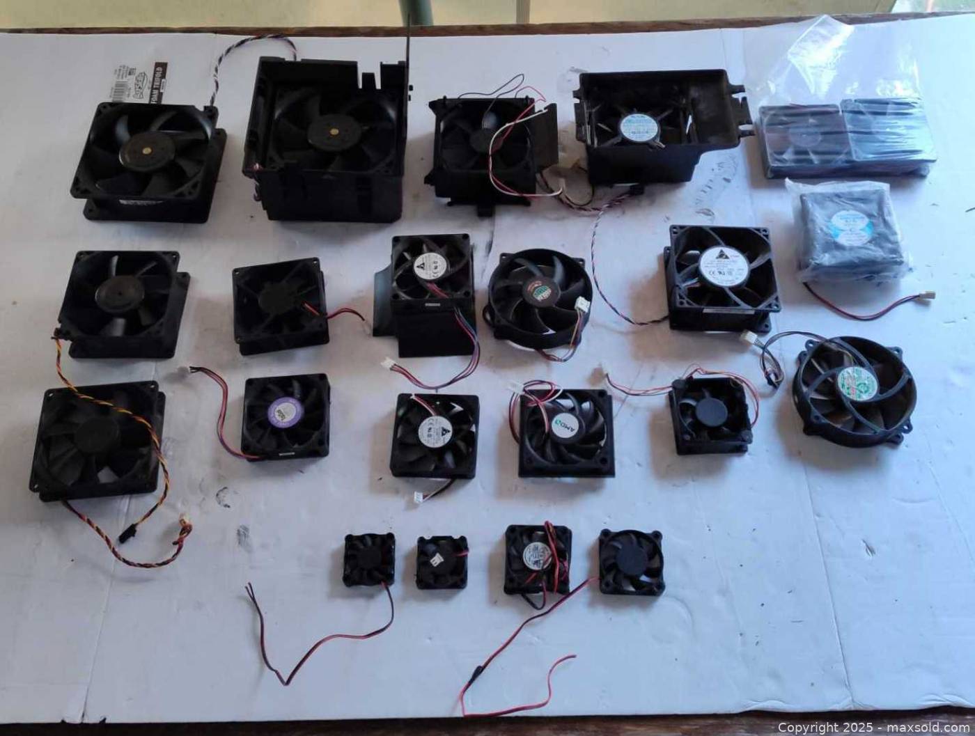 Assorted computer CPU cooling fans 24 pcs | Maxsold