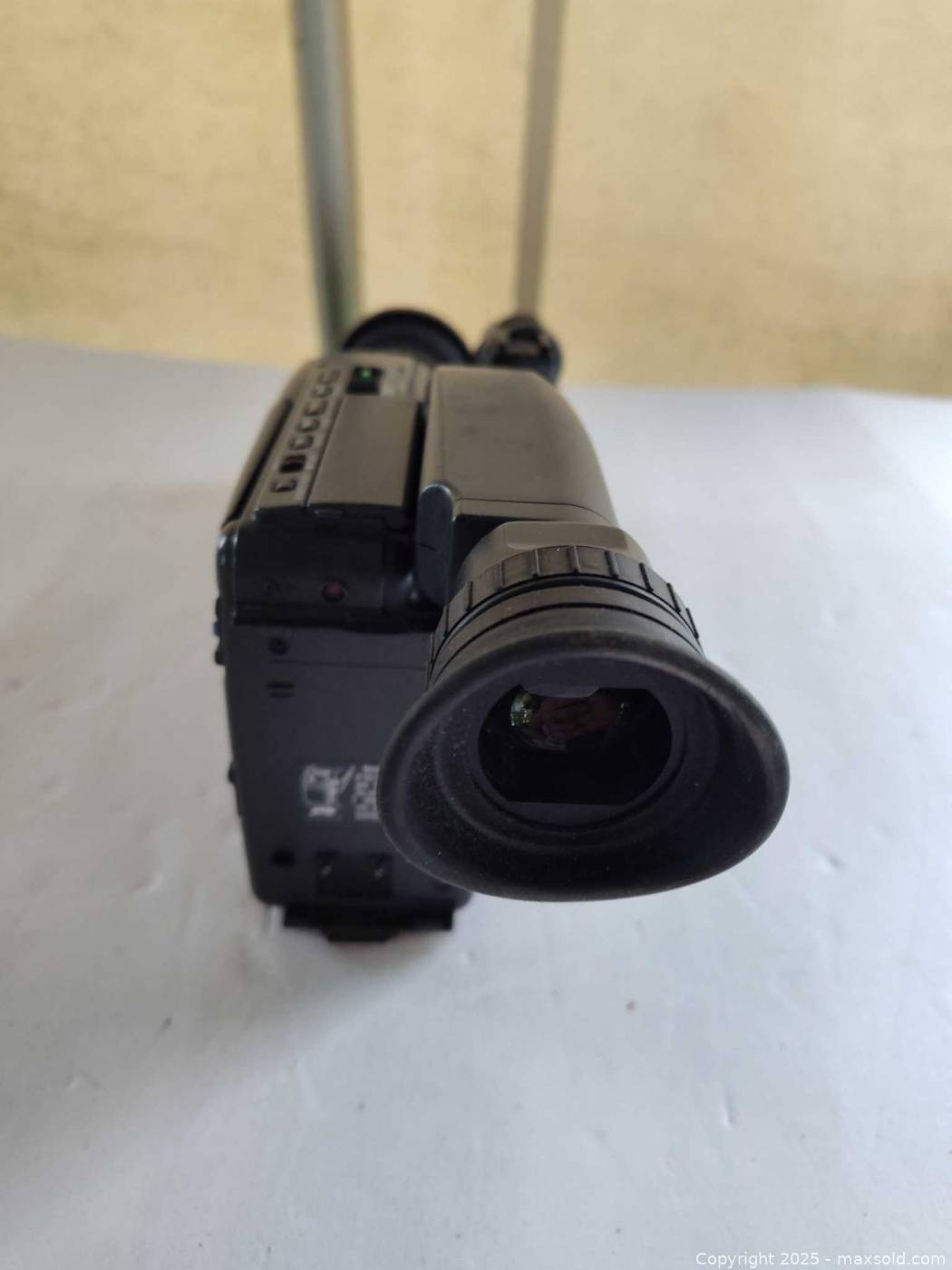 Sony CCD-V801 Hi8 Handycam video camera recorder | Maxsold