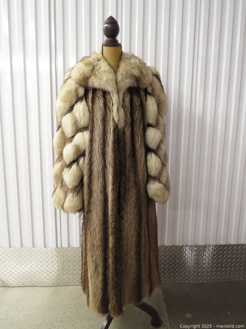 Full-Length Mink Fur Coat Made in Canada | Maxsold