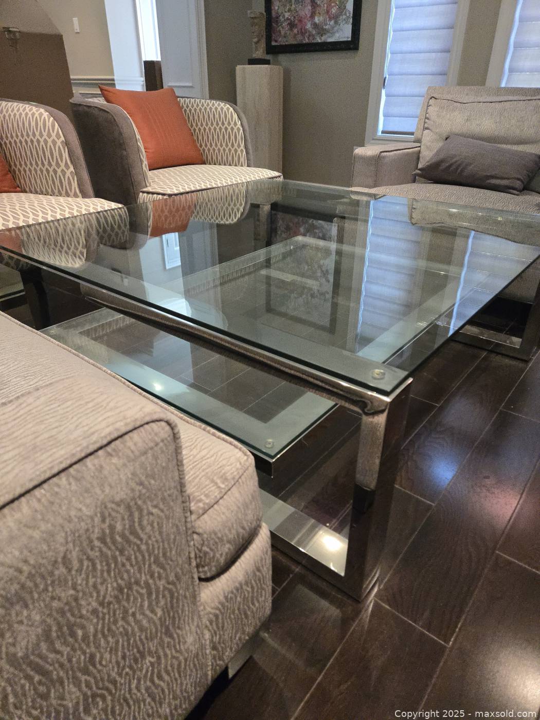 Elte square two-tier glass coffee table | Maxsold