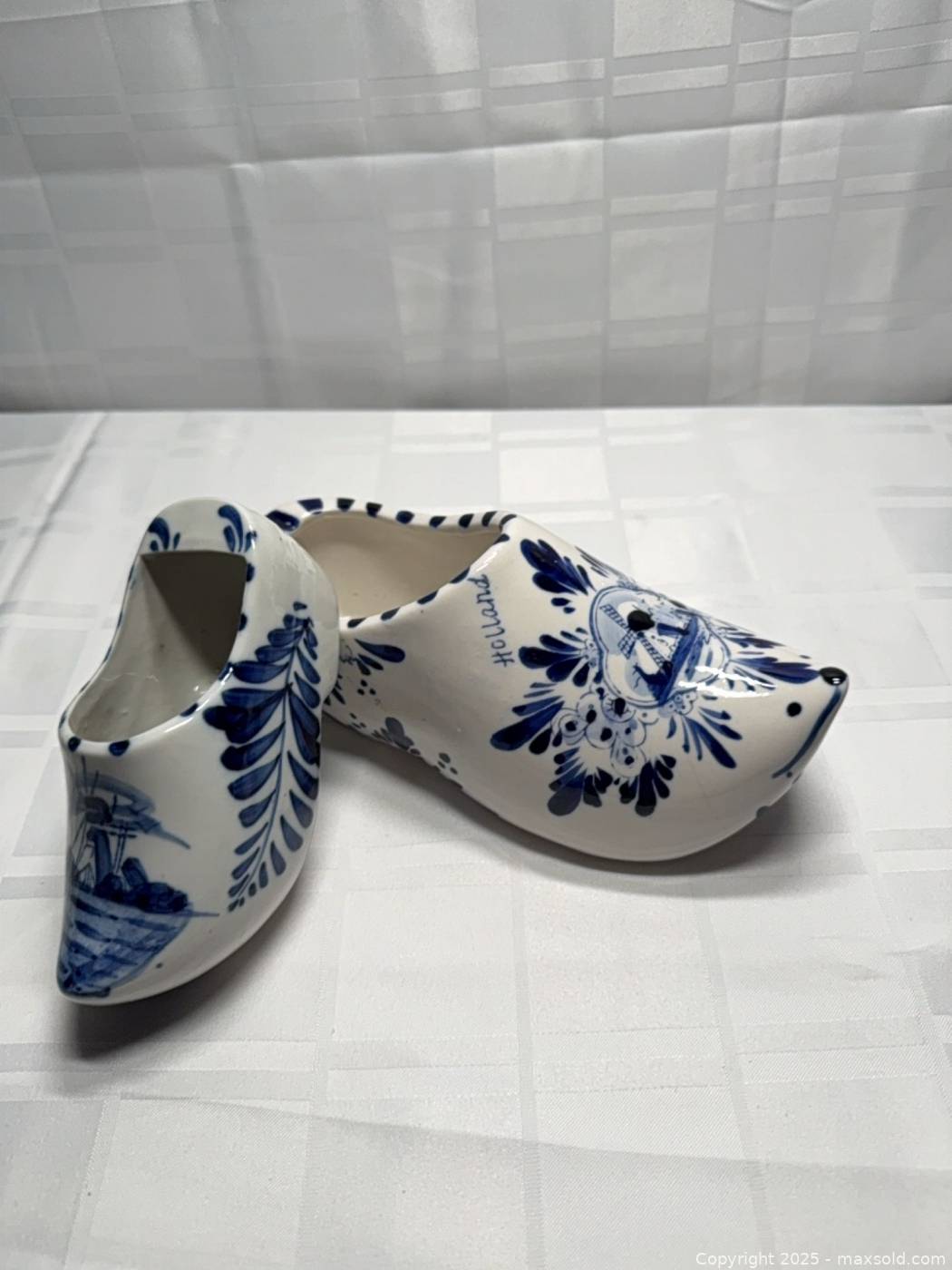 Pair Of Delft-Style Ceramic Miniature Dutch Clogs | Maxsold