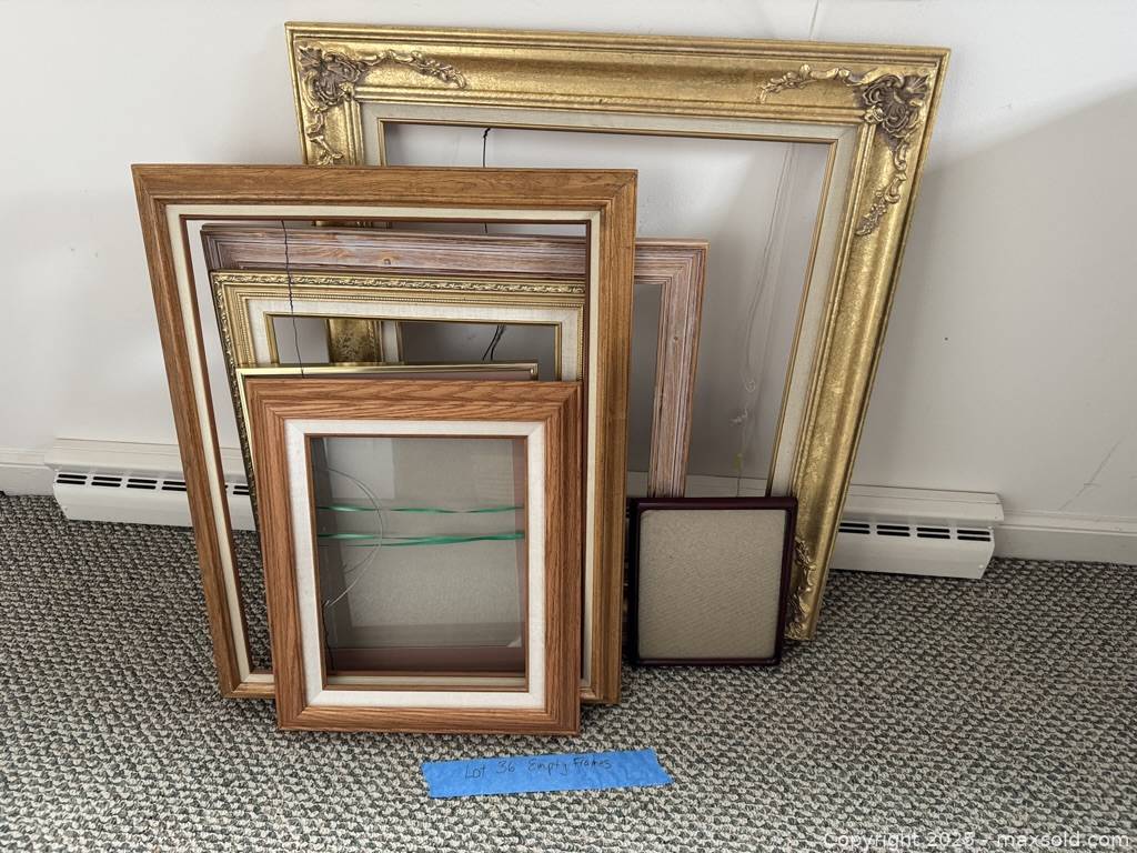 Assorted empty picture frames, ~8 pieces | Maxsold