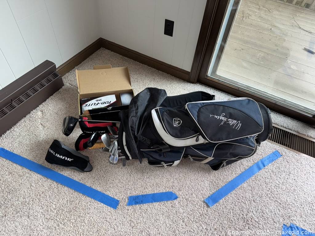 Right-handed golf club set with bag | Maxsold
