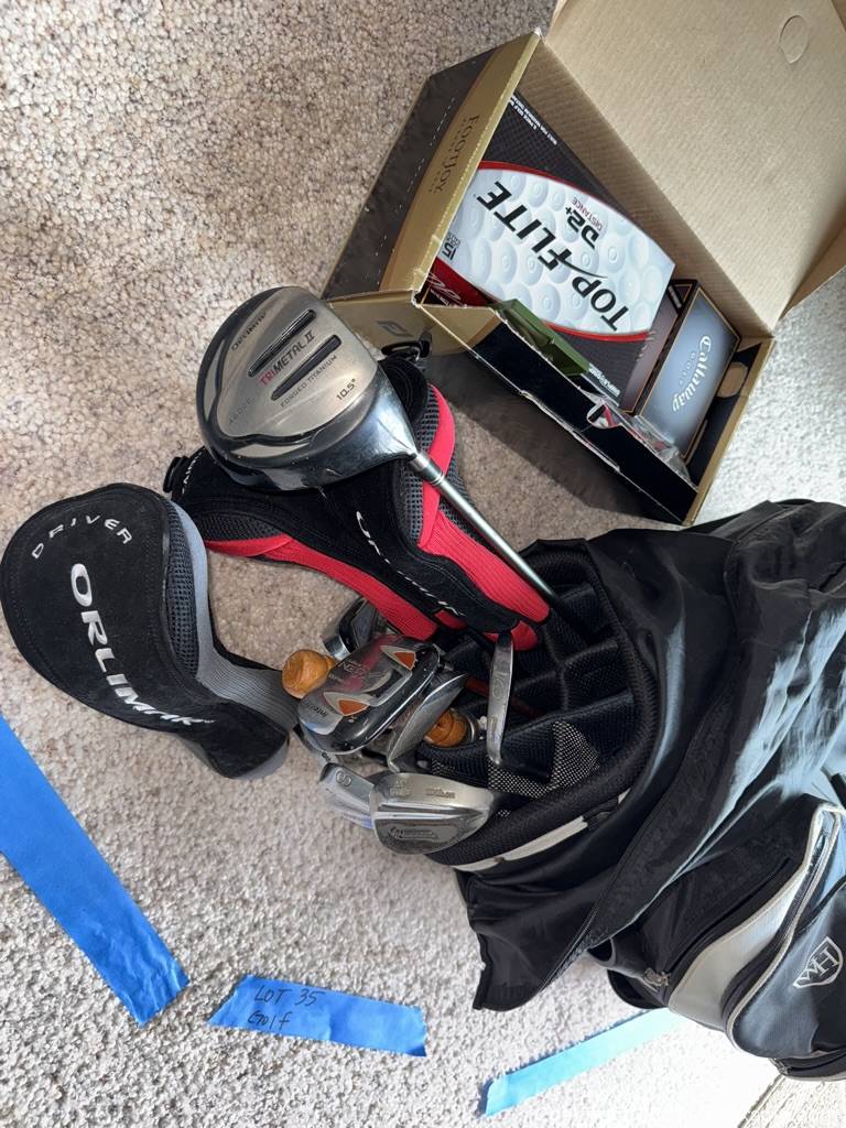 Right-handed golf club set with bag | Maxsold