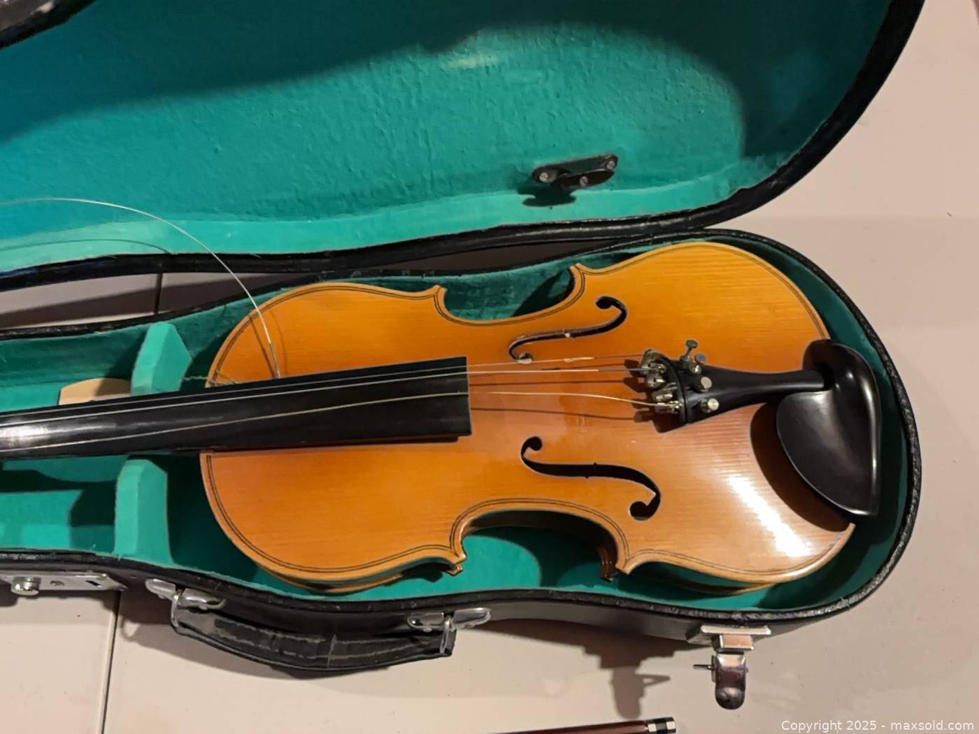 Violin with two bows and hard case | Maxsold