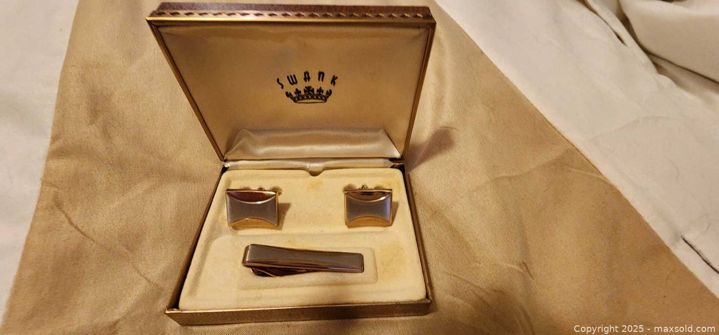 Swank tie clip and cufflink set in box | Maxsold