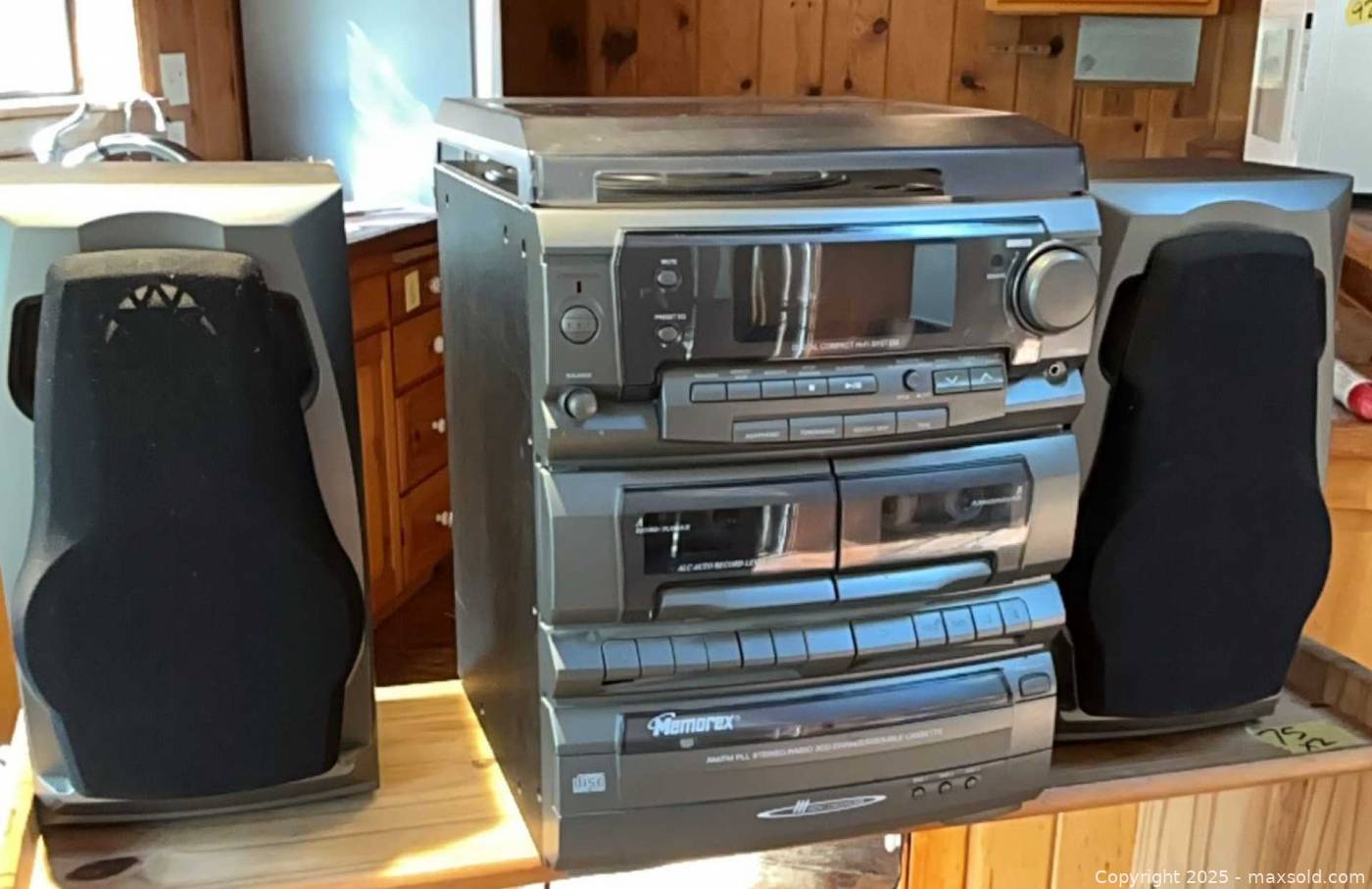 Memorex model 9299M stereo system with speakers | Maxsold