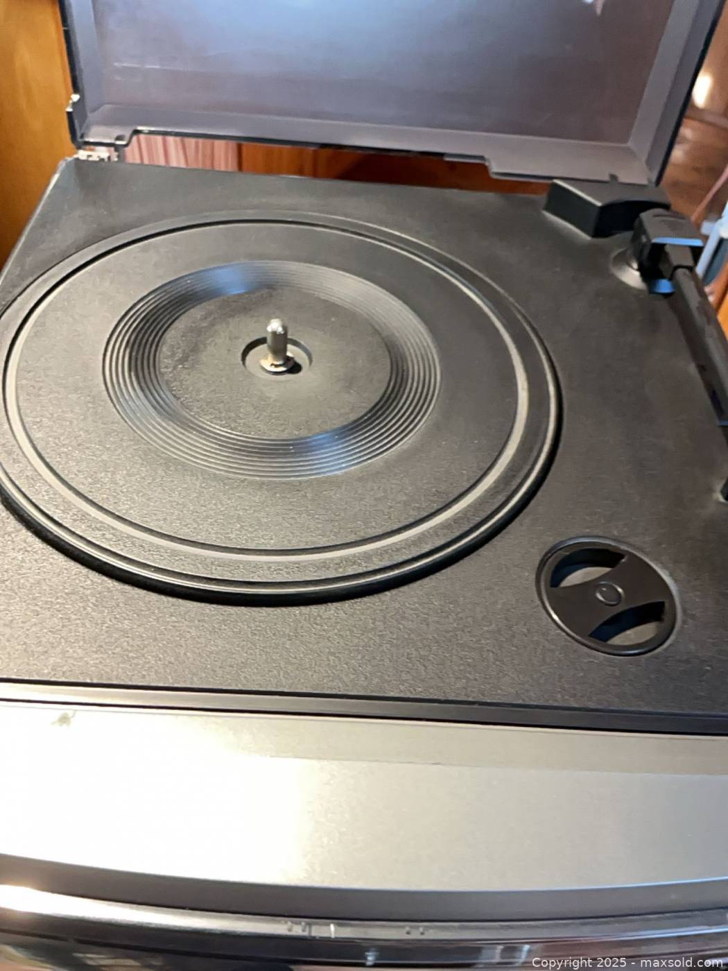 Memorex model 9299M stereo system with speakers | Maxsold