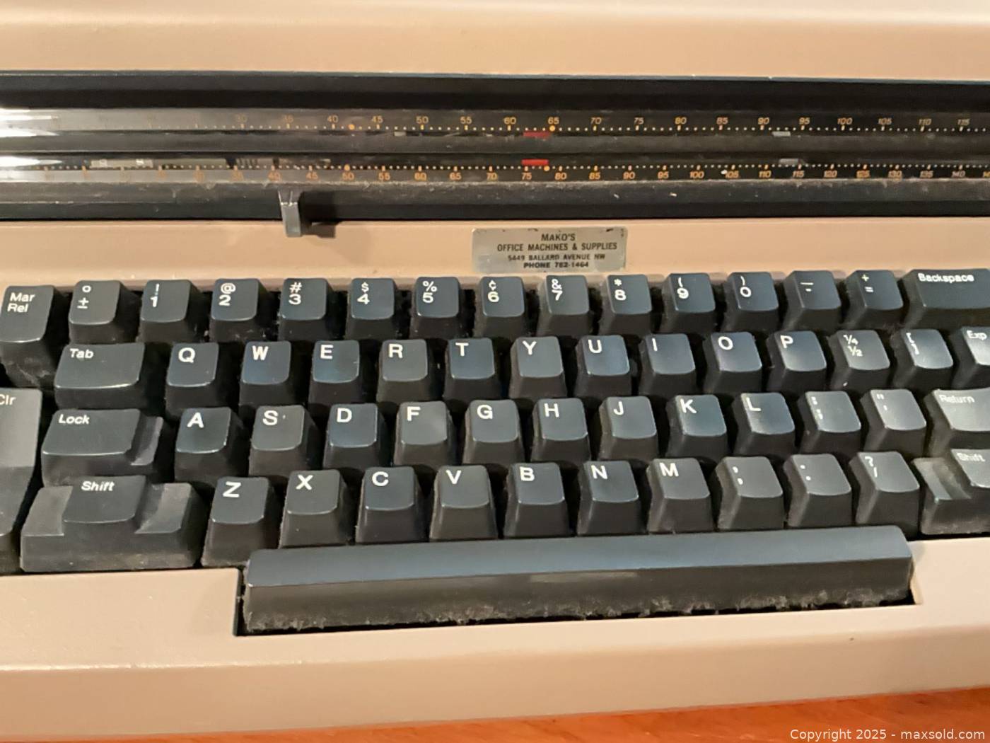 Vintage IBM Selectric electric typewriter with two extra ribbon ...